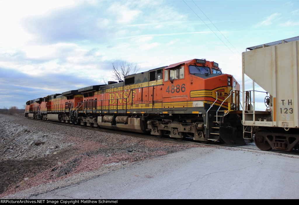 BNSF 4886